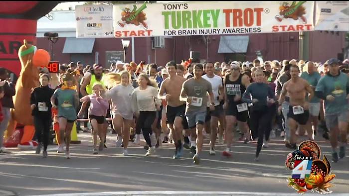 ‘On your mark, get set, go!’: Runners put their best turkey forward ...