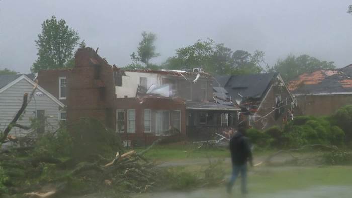 Tornado touches down in Virginia Beach
