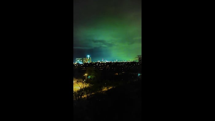 Green glow of northern lights captured in Toronto timelapse