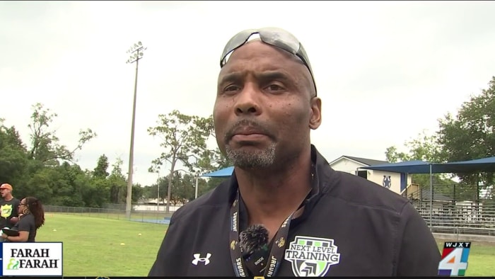 Former Jaguars star Donovin Darius still finding ways to give back to ...