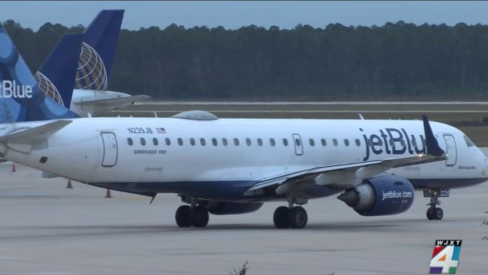 Airlines are issuing travel alerts as Helene approaches. What to know ...