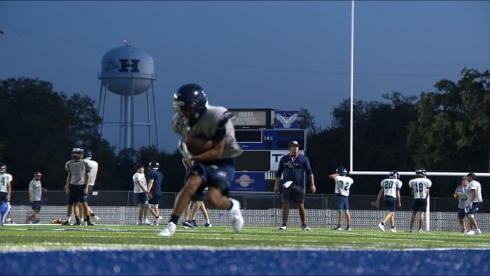 Hondo HS football team believes they can build upon last year’s 10-2 season