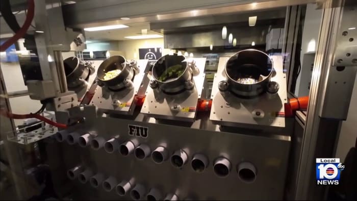 FIU introduces robot chef in dining hall, elevating college dining ...