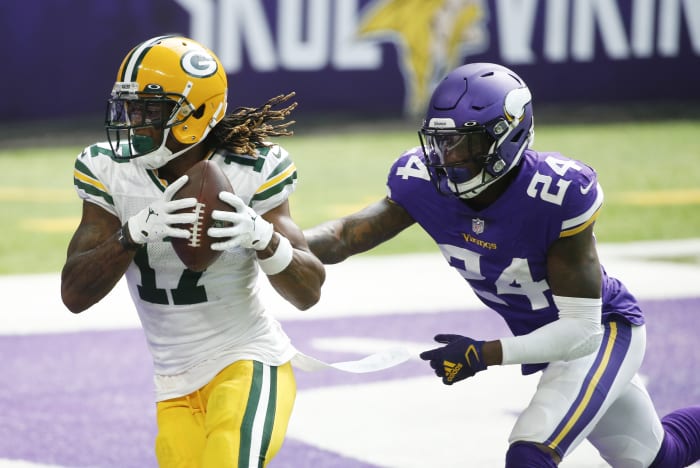 Rodgers at ease as Packers roll past Vikings 43-34