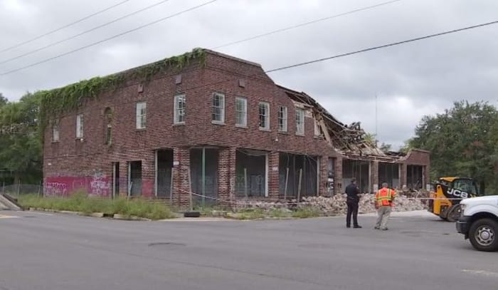 Abandoned Springfield building partially collapses as Idalia blows ...
