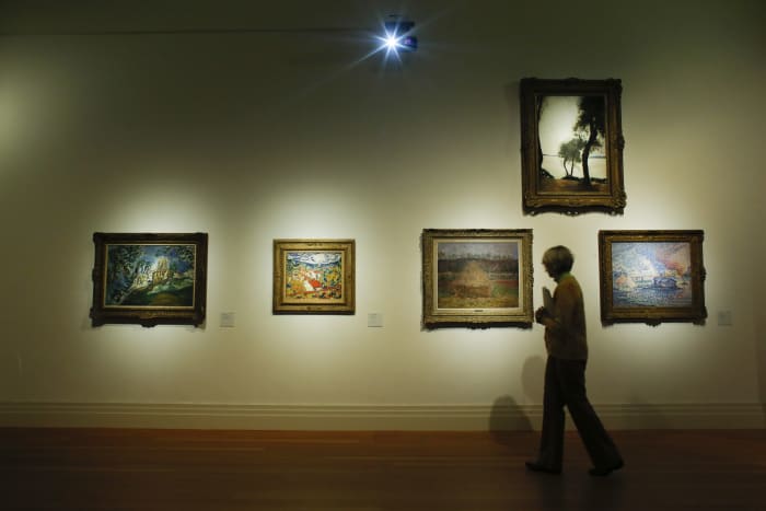 Climate protesters throw mashed potatoes at Monet painting