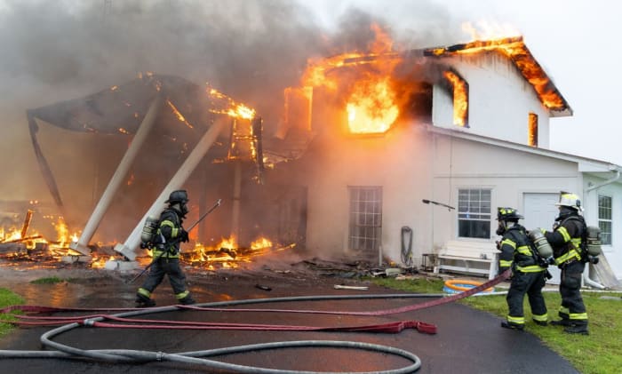 Fire sparked by lightning strike destroys 2-story Central Florida home