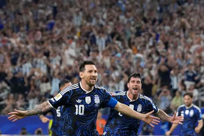 Messi becomes first to score in 7 straight World Cup games while ...