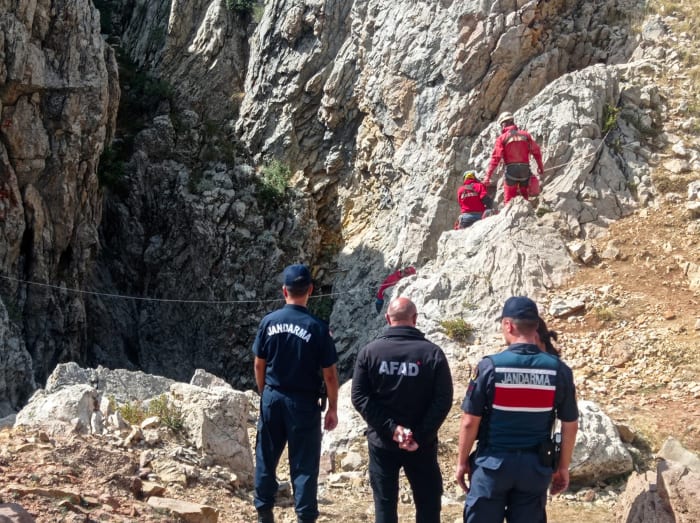 An ailing American explorer trapped 3,000 feet deep in Turkish cave ...