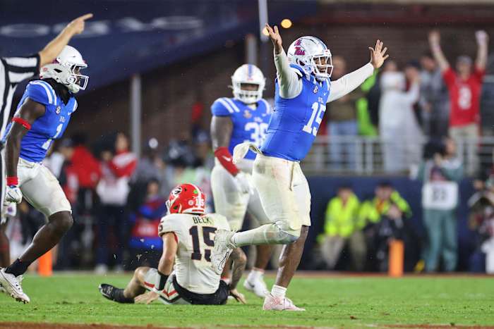 AP Top 25: Oregon remains No. 1 as Big Ten grabs 4 of top 5 spots ...
