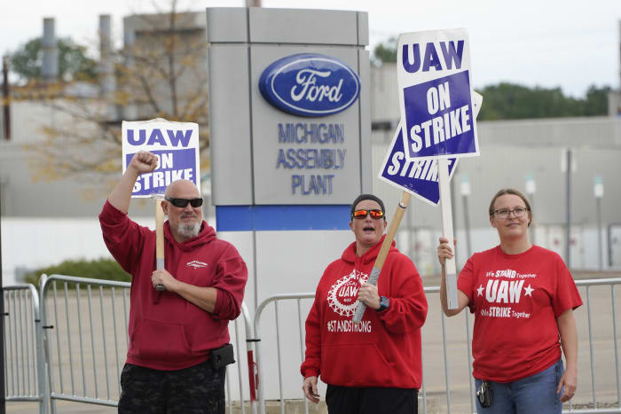UAW members at the first Ford plant to go on strike overwhelmingly ...