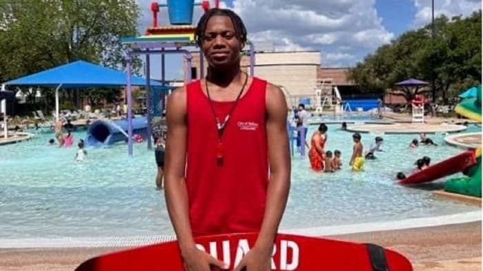 Lifeguard makes two rescues in 10 minutes