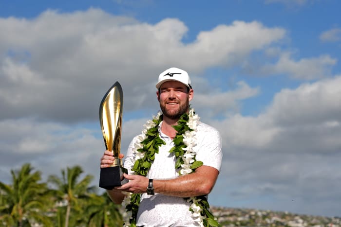 Grayson Murray rallies late to win Sony Open in a 3-way playoff