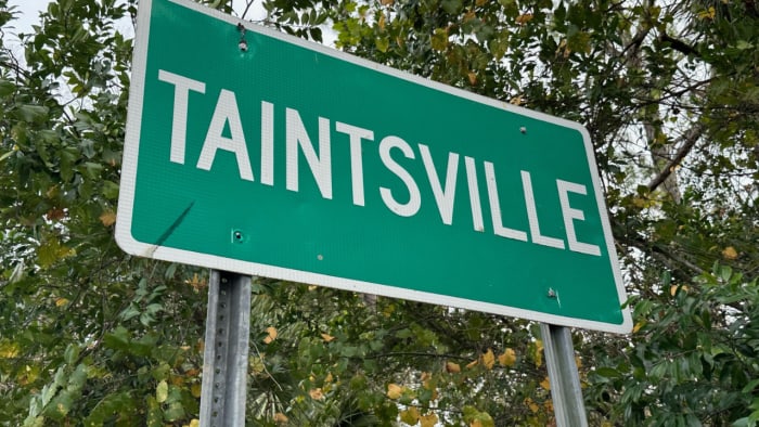 These places have some of the strangest names in Florida. Have you been?