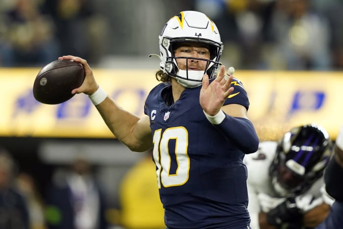 Source: Chargers hire Texans senior offensive assistant Shane Day as ...