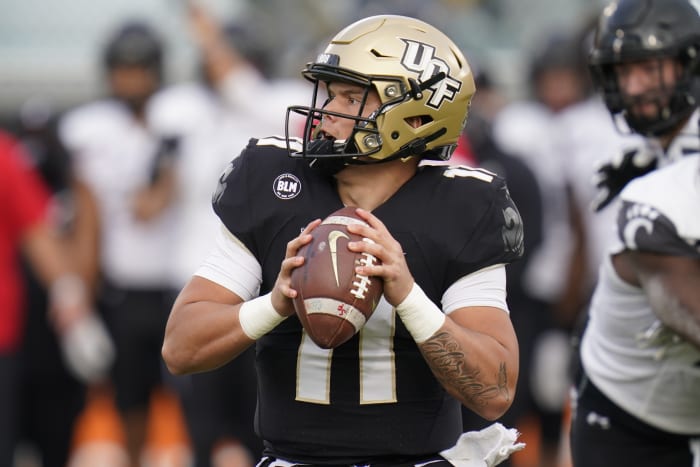 Bowser’s 4 TDs, 3 from Gabriel power UCF in rout