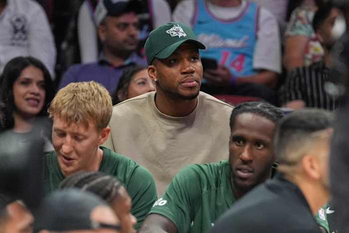 Antetokounmpo says he's 'locked in' with Bucks while noting possibility ...