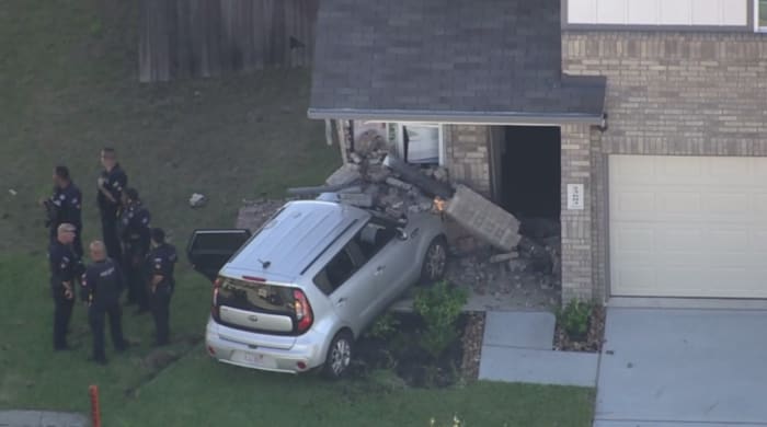 2 teens arrested in Spring after crashing car into house