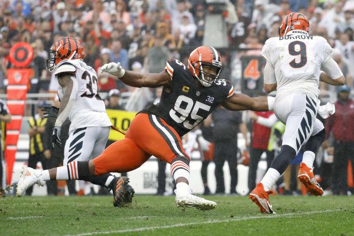 Source: Browns hire former Texans defensive line coach Jacques Cesaire
