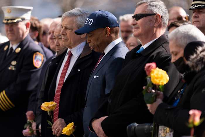 Bell tolls as New York marks the anniversary of the 1993 World Trade ...