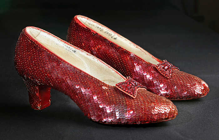 sparkly_red_heels