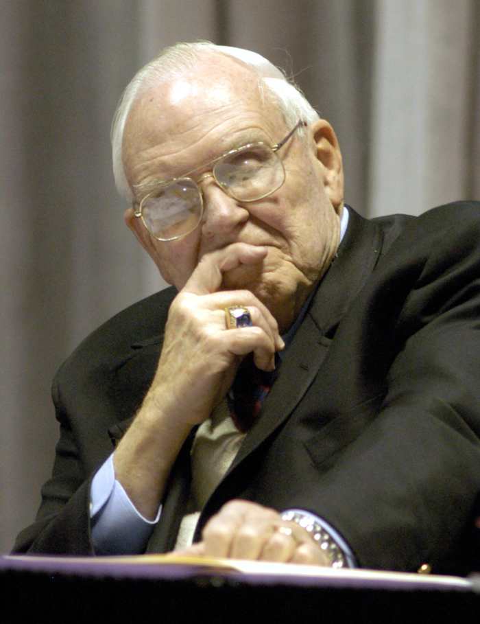Ex-SEC commissioner Roy Kramer, whose vision paved the way for college ...