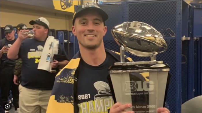 Connor Stalions now coaching No. 1 QB, top Michigan football target ...