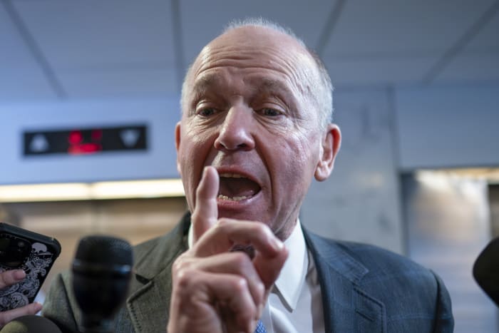 Boeing CEO to step down in management shake-up as manufacturing issues ...