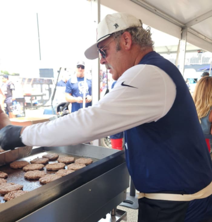‘Cal’s Cookout,’ Texans owner Cal McNair grills burgers and hot dogs ...