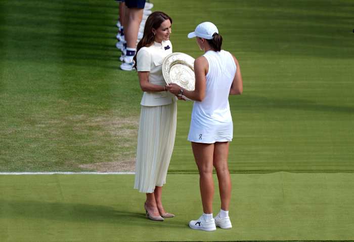 Kate, Princess of Wales, presents Wimbledon winner's trophy to Swiatek ...