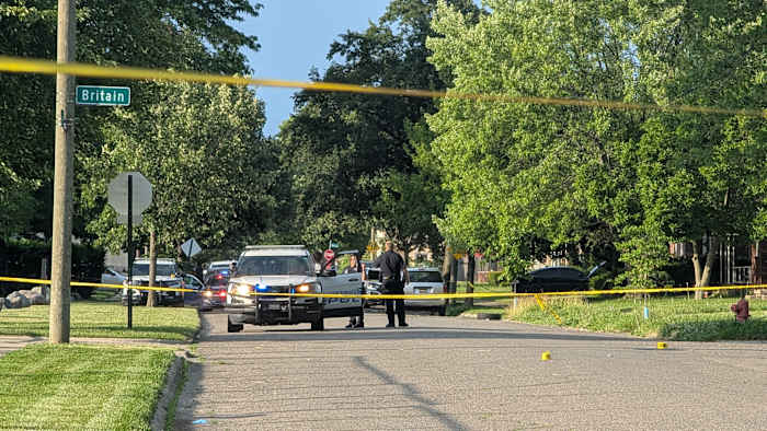 Search underway for suspects after shooting injures several on Detroit ...