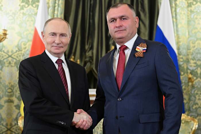 European leaders arrive in Kyiv amid push for 30-day cease-fire