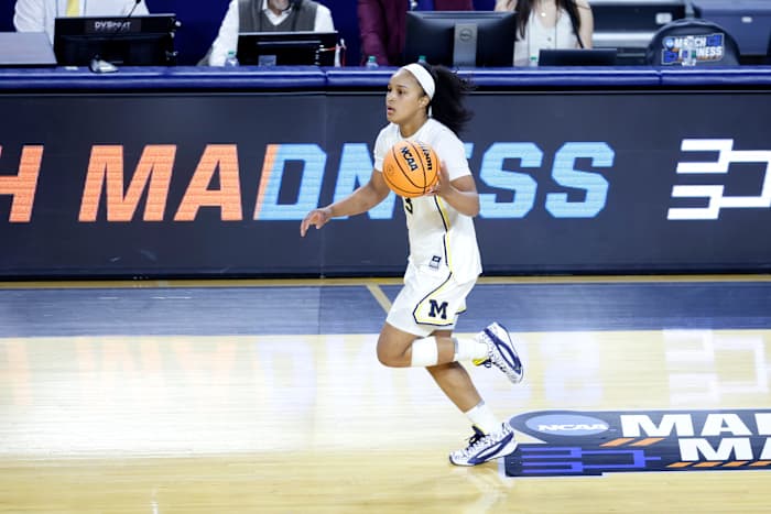 March Madness mismatch: No. 2 Michigan routs Holy Cross 83-48 in women ...