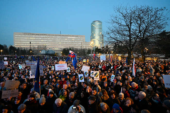 Tens of thousands protest in Slovakia over pro-Russia policies of ...