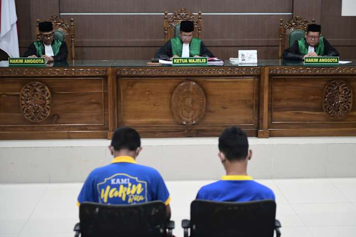 Islamic court in Indonesia sentences 2 men to public caning over sexual ...