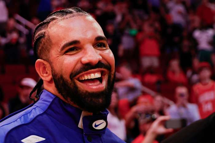 Drake pays for Valentine’s Day diners in Houston at Juliet Steakhouse ...