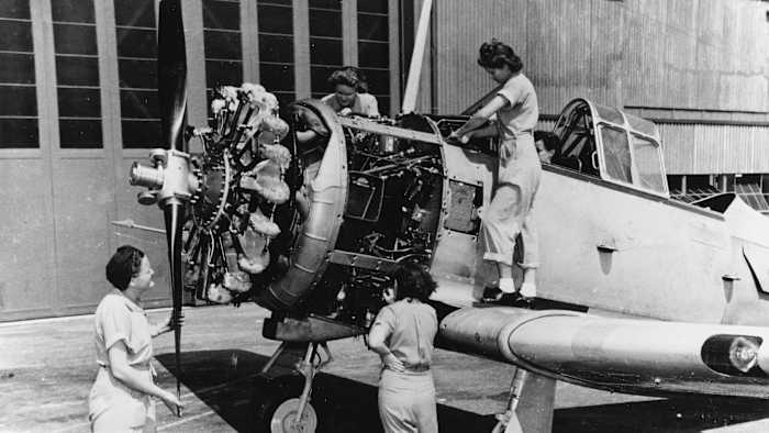 WAVES of change: The legacy of women who took the Navy by storm, broke ...