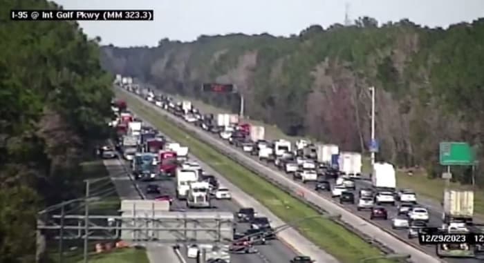Traffic Alert: 2 crashes snarl traffic on I-95 in St. Johns County