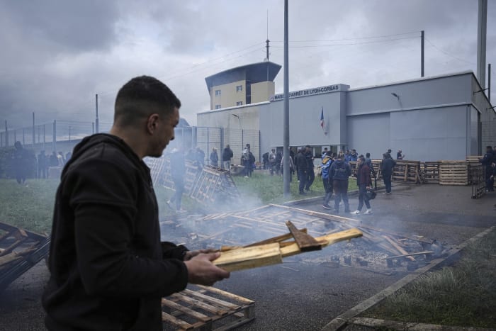 Massive search in France for prison-break gang that killed 2 officers