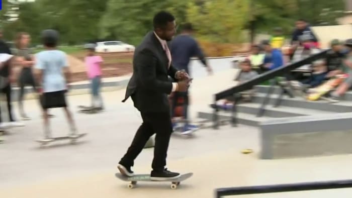 Viral video alert: This news reporter’s live shot on a skateboard is ...