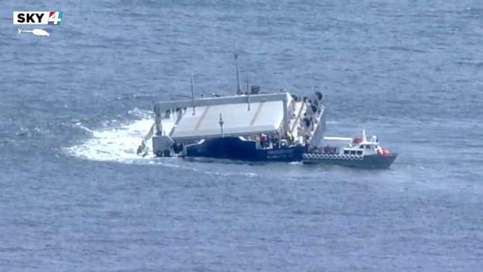 Divers find hull of stranded barge damaged
