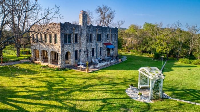 Take a virtual tour inside this charming historical Texas mansion that ...