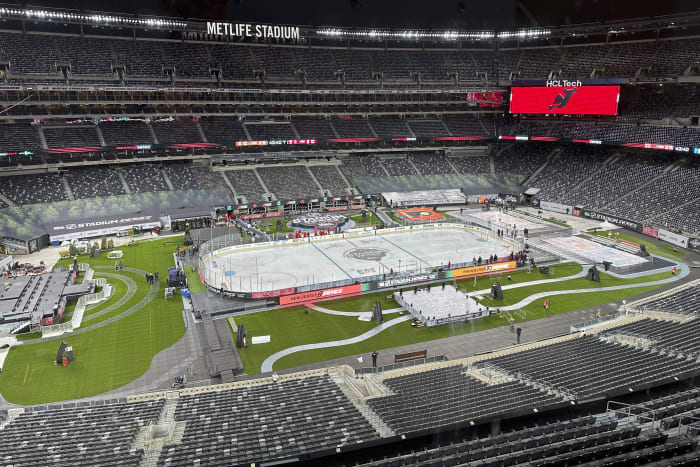 Flyers, Rangers, Devils test the ice at MetLife Stadium in practices ...