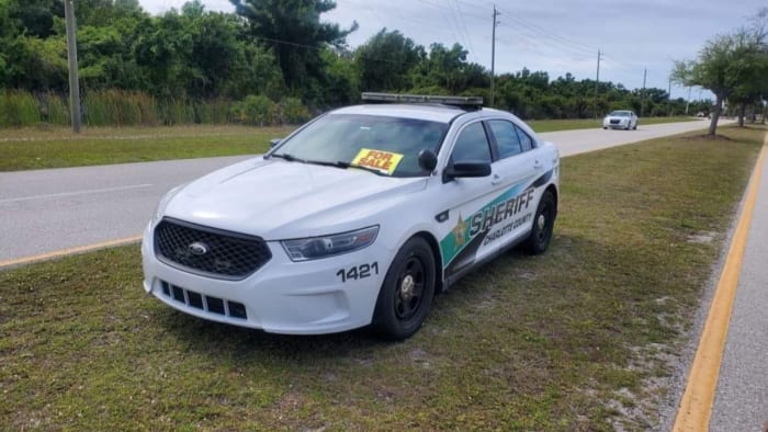 ‘FOR SALE’ sign placed on Florida deputy’s patrol car windshield