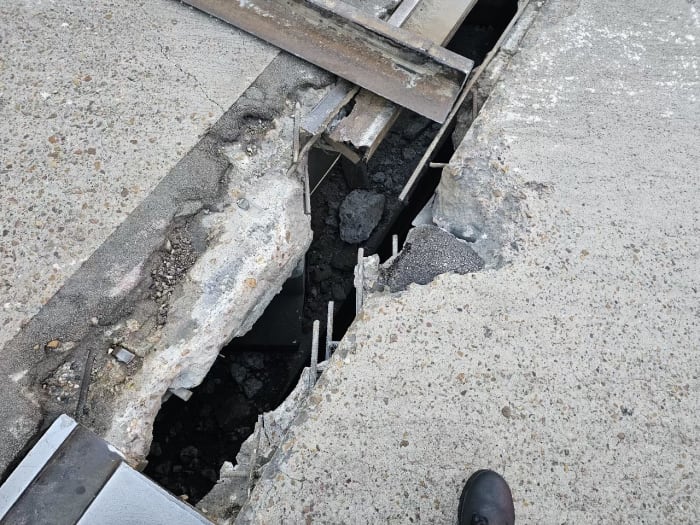 Massive pothole causes nearly 15 flat tires on east Harris County freeway
