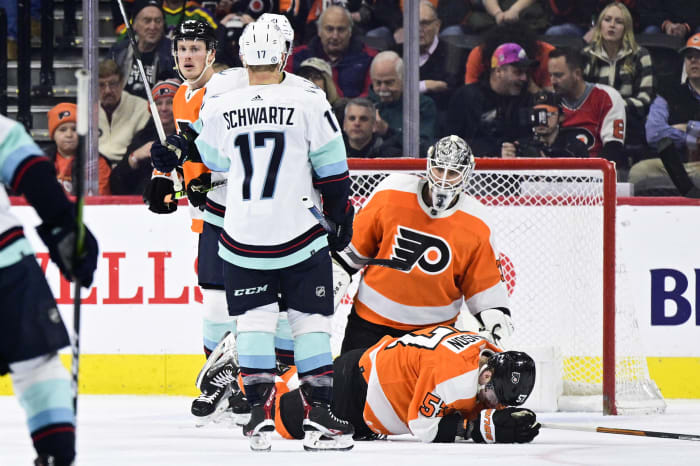 Schwartz scores twice in Kraken's 4-3 win over Flyers