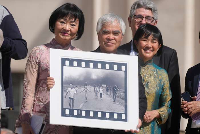 He is credited with one of history's most indelible photos. A new ...