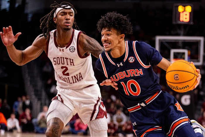 No. 2 Auburn rallies past South Carolina 66-63, standout Johni Broome ...