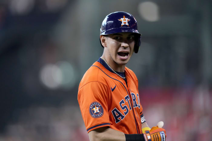 Astros’ Mauricio Dubón wins Gold Glove Award for utility spot