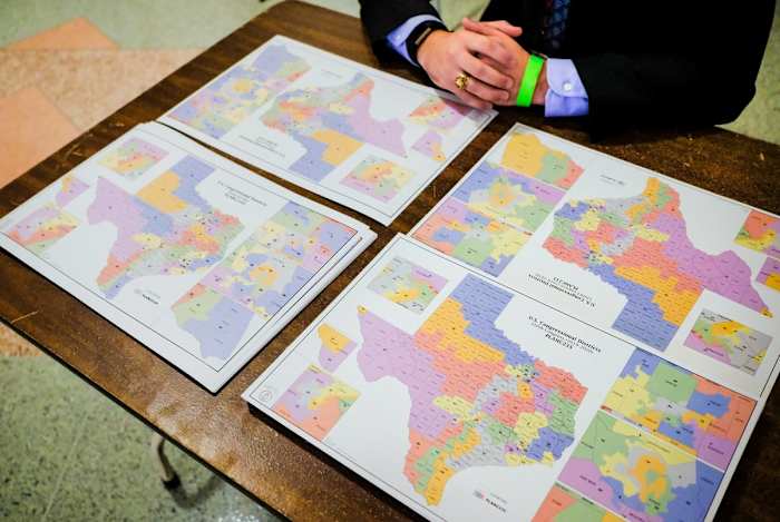 Trump aides want Texas to redraw its congressional maps to boost the ...